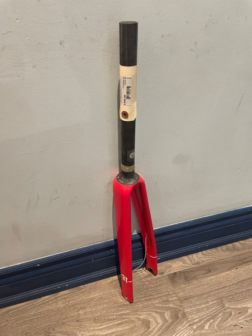3T Strada Fundi Team Fork Light Red 300mm