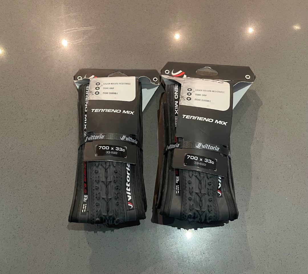 *Vittoria Terreno Mix TLR Gravel Tires (Pr) Black 700x33c